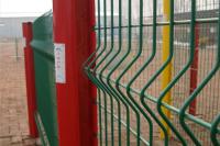 China 8 Gauge Metal Mesh Fences 55*200mm Panels 1800mm Height Red Post for sale