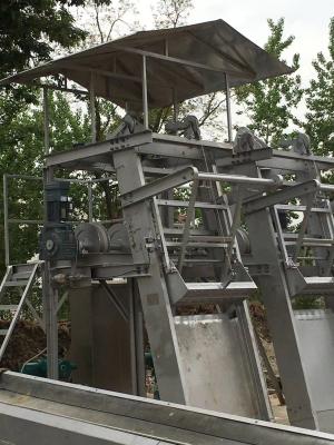 China Steel Wire Rope Traction Grille Decontamination Machine For Deep Water Intake Channels for sale