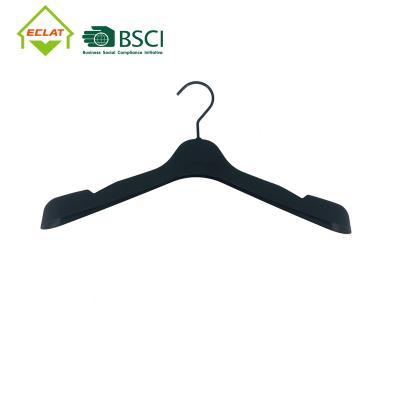 China 22cm Black Heavy Duty Plastic Hangers For Sleeveless Shirts for sale