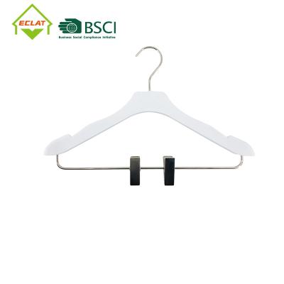 China Non Slip 36x26cm Adjustable Plastic Clip Coat Hangers for sale