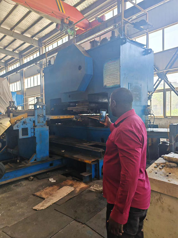 latest company case about Ugandan Customer Comes to Visit Our Factory  2