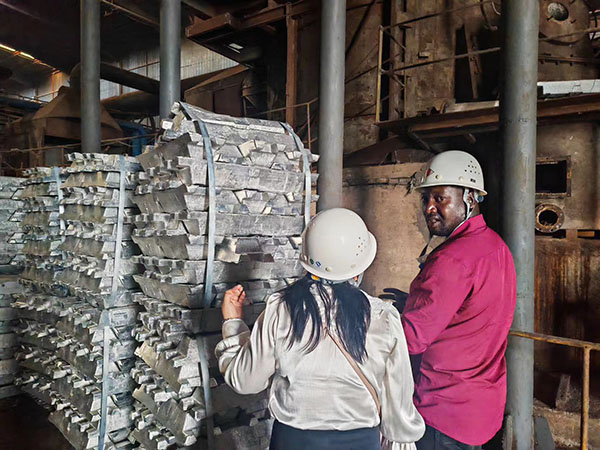 latest company case about Ugandan Customer Comes to Visit Our Factory  3