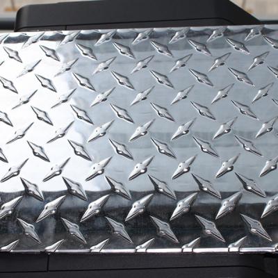 China 5052 6061 Aluminum Diamond Plate Anti Slip Sheet 0.3-6.0mm for Stair Tread Truck Floor for sale