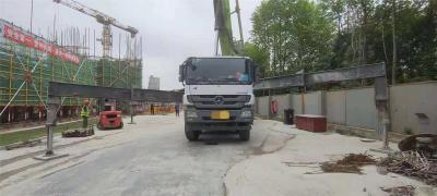 China Zoomlion 56m Actros Secondhand Truck Pump Used Boom Pump Truck at 13915*2530*4000mm for sale