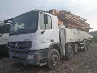 China Zoomlion 52m Concrete Truck Pump for Ready-Mix Construction in Vibrating Amplitude 2.6mm for sale