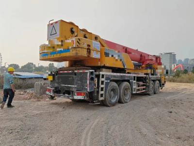 China Engineering Construction Machinery 70T White Mobile Crane Truck Crane with Components for sale