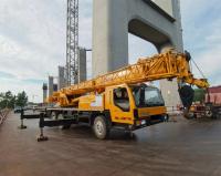 China 2010 Xg 25K5 Mobile Crane Heavy Qeuipmanet with After-sales Service and Yellow Color for sale