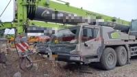 China Powerful Zoomlion 80t Truck Crane with After-sales Service and Five-Arm Crane Jib for sale