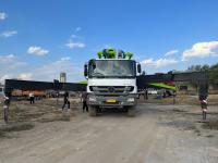 China 2013 Zoomlion 56m Concrete Pump Truck with Hydraulic Machining Process and Red Color for sale