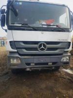 China Hydraulic Vibrating Amplitude 2.6mm Concrete Pump 56m Putzmeister on Mercedes Benz Chassis for sale