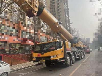 China XCT130 130 Ton Mobile Truck Crane with Hydraulic Engine and Maximum Lifting Height 40m for sale