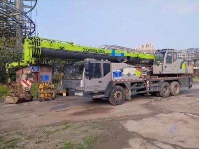 China Zoomlion 25 Ton Truck Crane With 3 Shafts And 40m Maximum Lifting Height for sale