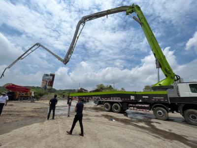 China Zoomlion 56m Concrete Pump Used Truck Pump at Very from with Cylinder Type Structure for sale