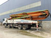 China Zoomlion 52 Meters Benz Chassis Stock Concrete Pump with 13750*2500*4000mm Dimensions for sale