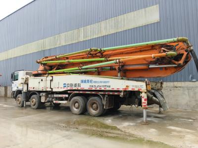 China Zoomlion 52 Meters Benz Chassis Stock Concrete Pump with 13750*2500*4000mm Dimensions for sale