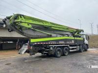 China Easy Operation 51m Horizontal Reach Zoomlion Used Concrete Pump Truck on Benz Chassis for sale
