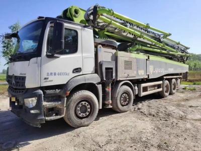 China 62-Meter Zoomlion Concrete Pump Truck Mercedes-Benz Chassis and Vibrating Amplitude 2.6mm for sale
