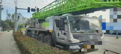 China Five-Arm Crane Jib ZTC800E5 2021 Years Zoomlion Mobile Crane 80 Tons for Heavy-Duty Construction Projects for sale