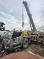 China Seven-Arm Crane Jib ZAT2000V 2021 Years Zoomlion Mobile Crane 200 Tons for Heavy-Duty Construction Projects for sale