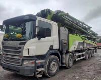 China Used 2018 Zoomlion 63m concrete pump truck with Scania chassis, showing discounted price for sale for sale
