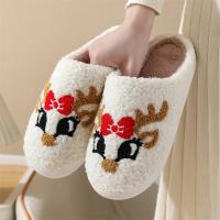 China Indoor Comfortable Warm Christmas Ladies Slippers With Closed Toe Silhouette for sale