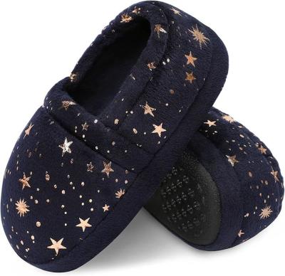 China Custom Brand Stars Style Kids Indoor Slippers With Glow In The Dark Classical Designs for sale