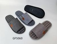 China Non Slip Warm Men's Indoor Outdoor Slippers With Fashionable Uppers Free Samples for sale