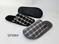 China Non Slip Warm Men's Indoor Outdoor Slippers With Fashionable Uppers Free Samples for sale