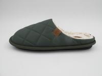 China Quilted Upper Mens Warm Indoor Slippers Comfortable Comfy Men's Winter Slippers for sale
