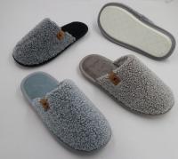 China OEM Fashionable Uppers Men's Indoor Outdoor Slippers Anti Slip For Winter for sale