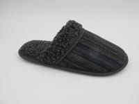 China OEM Fashionable Uppers Men's Indoor Outdoor Slippers Anti Slip For Winter for sale