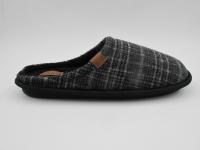 China Quilted Upper Mens Warm Indoor Slippers Comfortable Comfy Men's Winter Slippers for sale