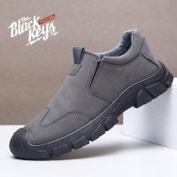 China Men's Casual Walking Sneakers with Breathable Mesh Upper Anti Slip Outsole and Faux Fur Lining for sale