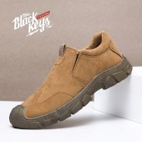 China Men's Casual Walking Sneakers with Breathable Mesh Upper Anti Slip Outsole and Faux Fur Lining for sale