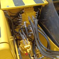 China Komatsu PC130 Excavator 13 Ton Operating Weight 0.6m3 Bucket Original Hydraulic Valve for sale
