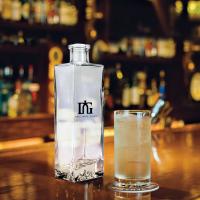 China Glass Collar Custom Engraved Clear Liquor Wine Bottle 500ml 700ml Gold Cork Juice for sale