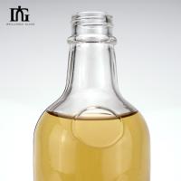 China Acceptable OEM/ODM 550ml Clear Screw Cap Bottle for Gin Rum Wine Alcohol Glass Bottle for sale