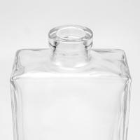 China Custom Packaging Refilling Glass Empty 500ml Perfume Bottle with Engraving and Painting for sale
