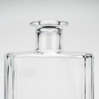 China Sleek Square Design 700ml Glass Bottle for Vodka Whisky Rum Gin Beverage Wine Spirits for sale