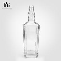 China Superior 700ml Whiskey Bottle Made of Extra Flint Glass with Engraved Decal Printing for sale