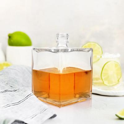 China Acceptable Customer's Logo Glass Bottle for Vodka Whiskey Liquor 500ml 700ml 1000ml for sale