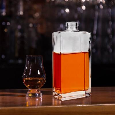 China Square 500ml Glass Bottles for Carbonated Drinks and Whisky in Transparent Material for sale