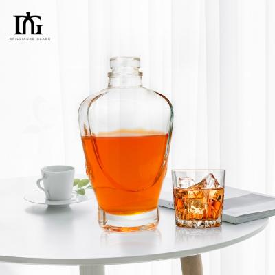 China Mini Vodka Glass Bottle Clear Whiskey Bottle with Lid Heavy Duty Base OEM/ODM Accepted for sale