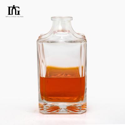 China Customized Glass Decanter for Whiskey Wine 500ml 700ml 750ml Bottle Collar Material for sale