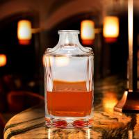 China Customize Empty Whisky Bottles 50ml 375ml Glass Spirit Bottle for Liquors Capacity 700ml for sale