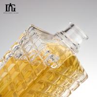 China Acceptable Customer's Logo 500ml Glass Bottle for Clear Spirit Wine Liquor in Square Shape for sale