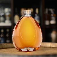 China Stocked 700ml Extra Flint Glass Bottle With Wooden Stopper For Gin Vodka Rum Liquor Spirits for sale