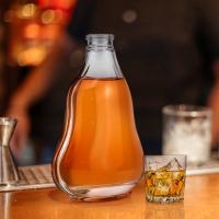 China 1000ml Customized Clear Glass Liquor Bottle Whisky Glass Bottle with Cork and Screw Cap for sale