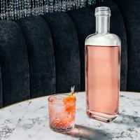 China 375ml 500ml 750ml Clear Round Empty Vodka Whisky Gin Aspect Glass Liquor Bottles with Cork for sale