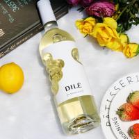 China Mineral Water Sample Provided 500ml Glass Liquor Bottle with Unique Shape and Cork Stopper for sale